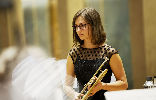 DEBUTS AMB LA BANDA: SELINA OTT I CONRADO MOYA | Close to Cultura